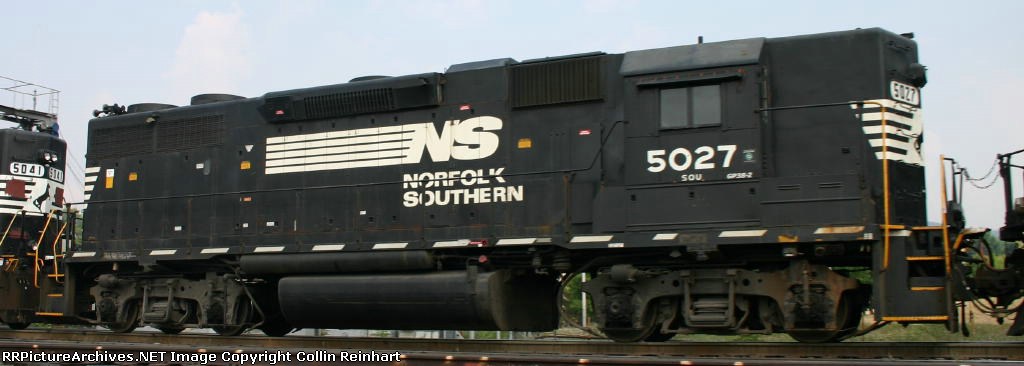GP38-2 5027